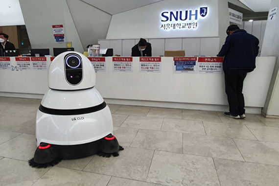 LG CLOi CleanBot and GuideBot - WeGO